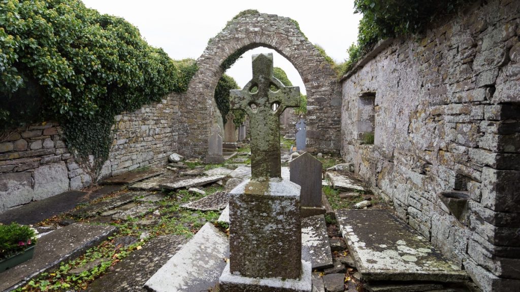 Chasing ruins in Ireland: Churches, Castles and Cemeteries • Electric ...