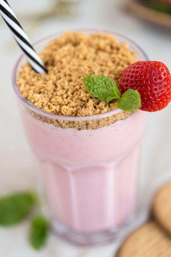 Strawberry cheesecake smoothie • Electric Blue Food - Kitchen stories ...