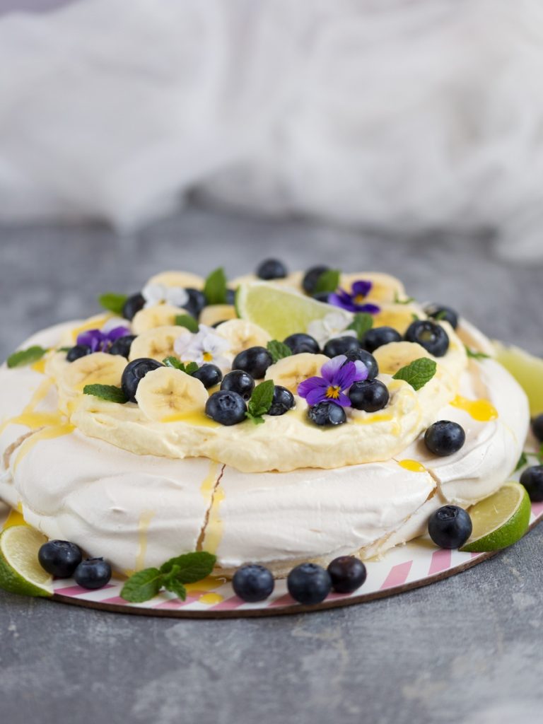 Pavlova with mango cream, blueberries and banana • Electric Blue Food ...