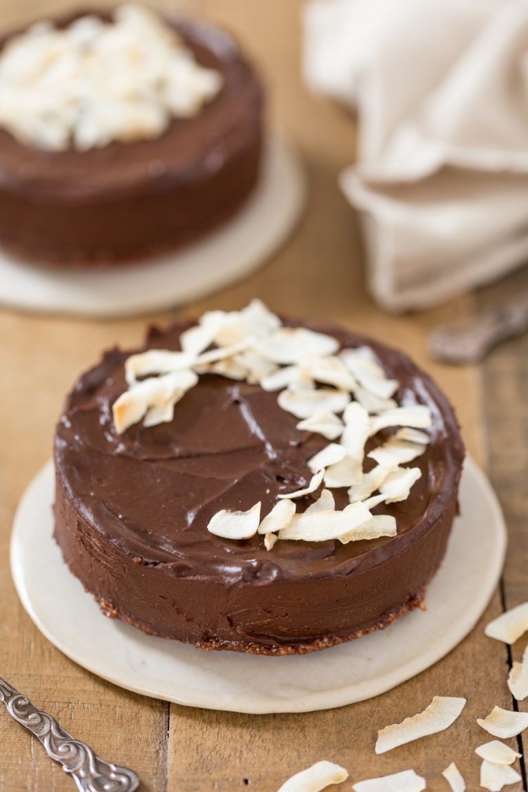 Raw chocolate cake with date syrup • Electric Blue Food - Kitchen ...
