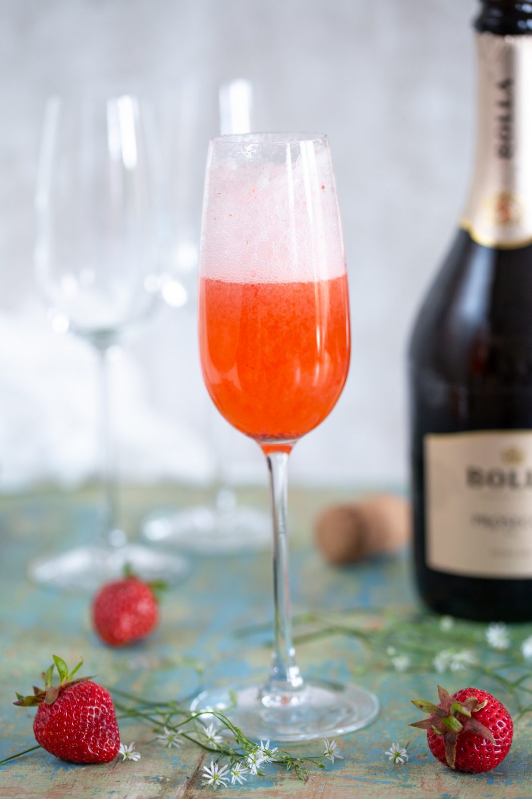 Strawberry Rhubarb Bellini (Rhubarb Rossini) • Electric Blue Food